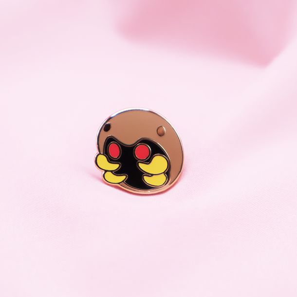 140 ENAMEL PIN – MAMOBOT