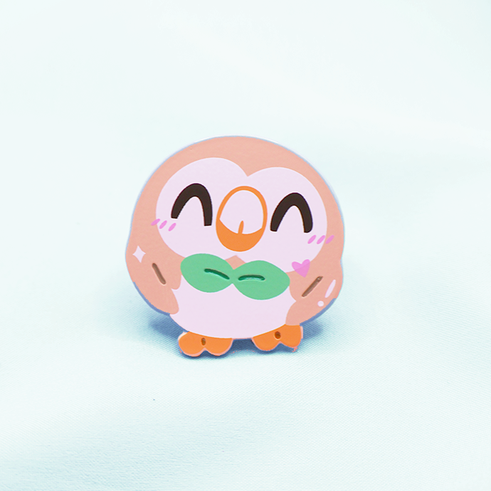 HAPPY ROWLET [TILT] [POKEMALLOW] SOFT DYED ENAMEL PIN – MAMOBOT